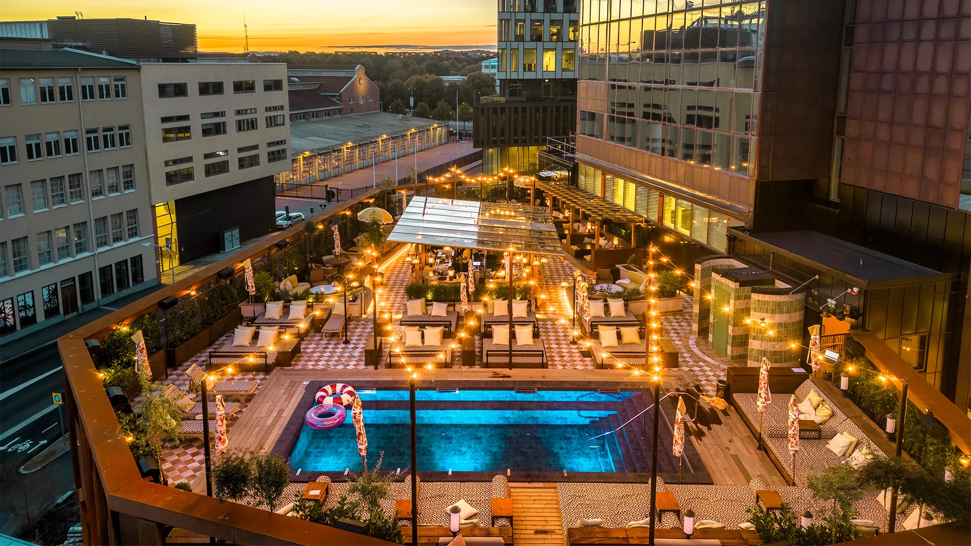 Pam's Pool Deck & Lounge - Jacy'z Hotel & Resort